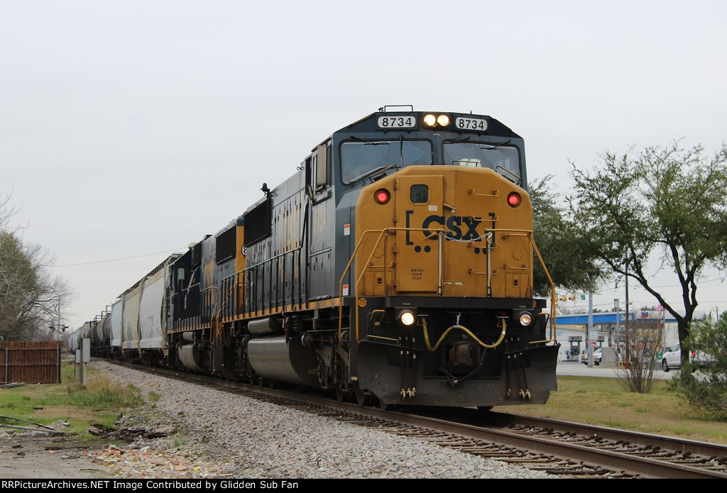 CSX 8734 leads the MPBBW in Jacinto City